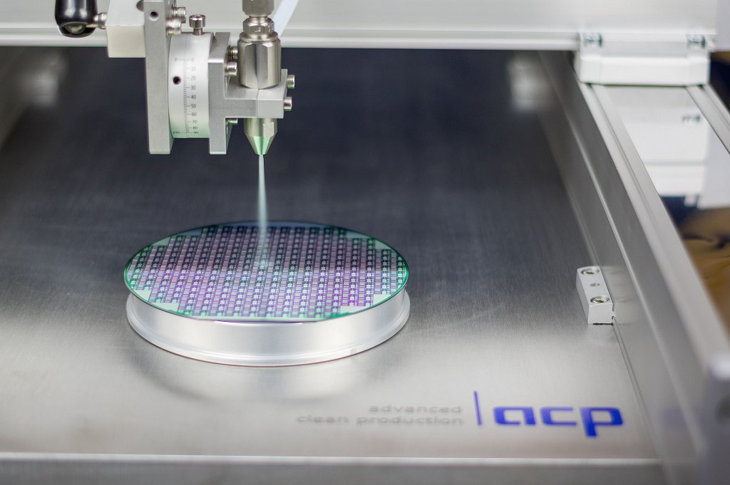 Effective CO2 snow-jet cleaning process for small quantities of high ...